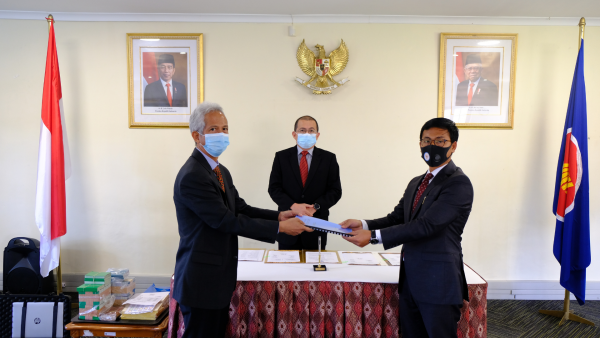 The handover of The Protocol and Consular Functions of The Indonesian ...